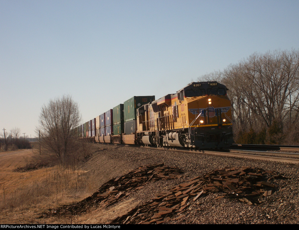 UP 8207 eastbound UP intermodal train